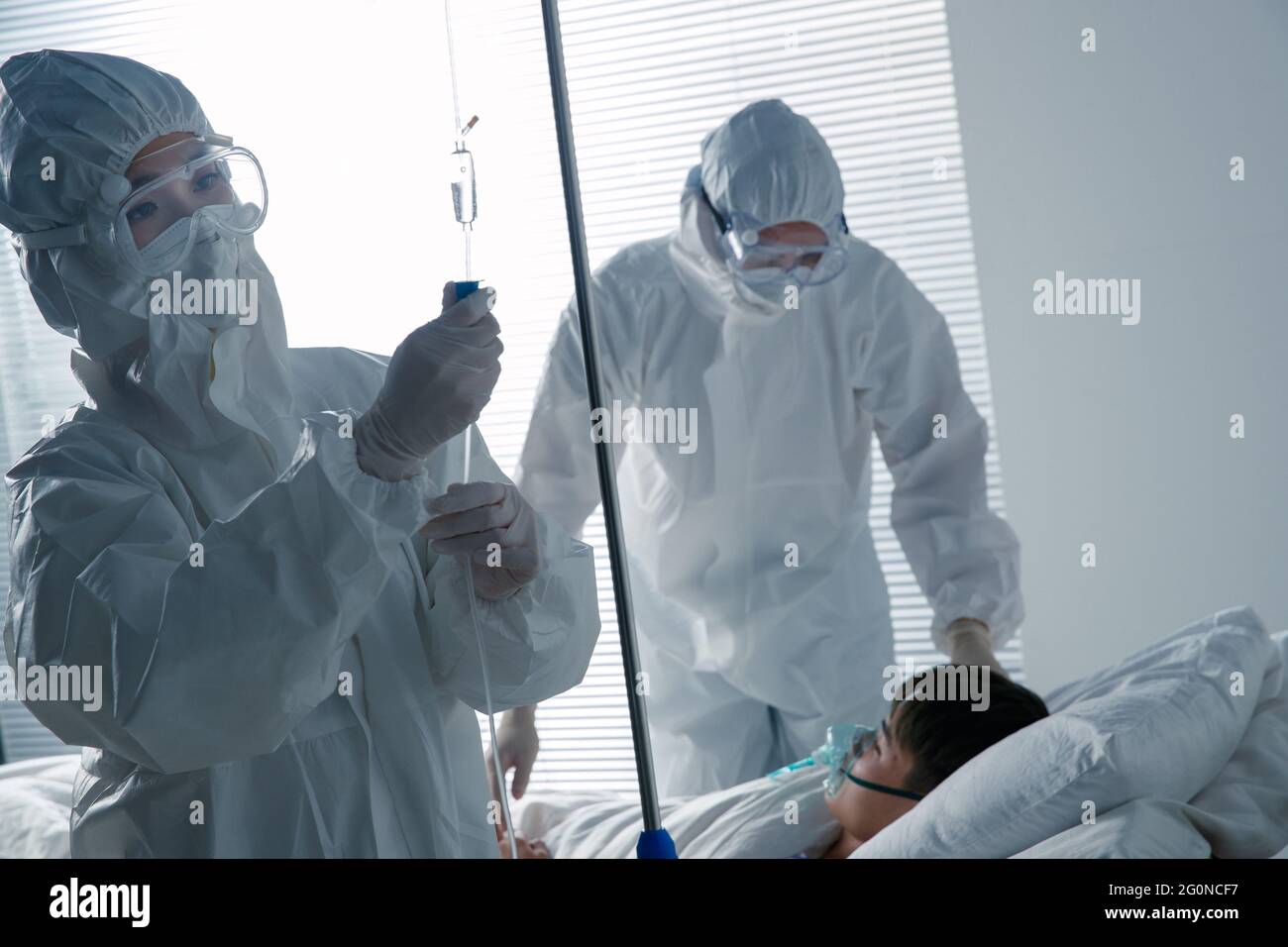 Nurses in the ward to debug the physiological saline Stock Photo - Alamy
