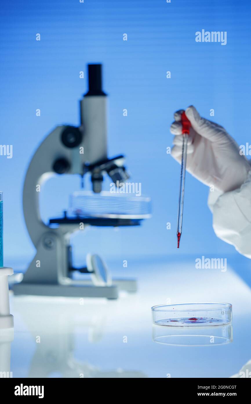 Medical workers do medical experiments Stock Photo - Alamy