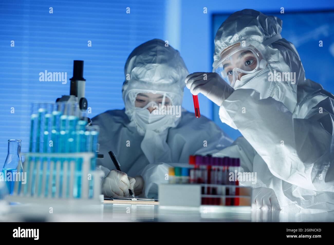 The medical team to do science experiments Stock Photo - Alamy