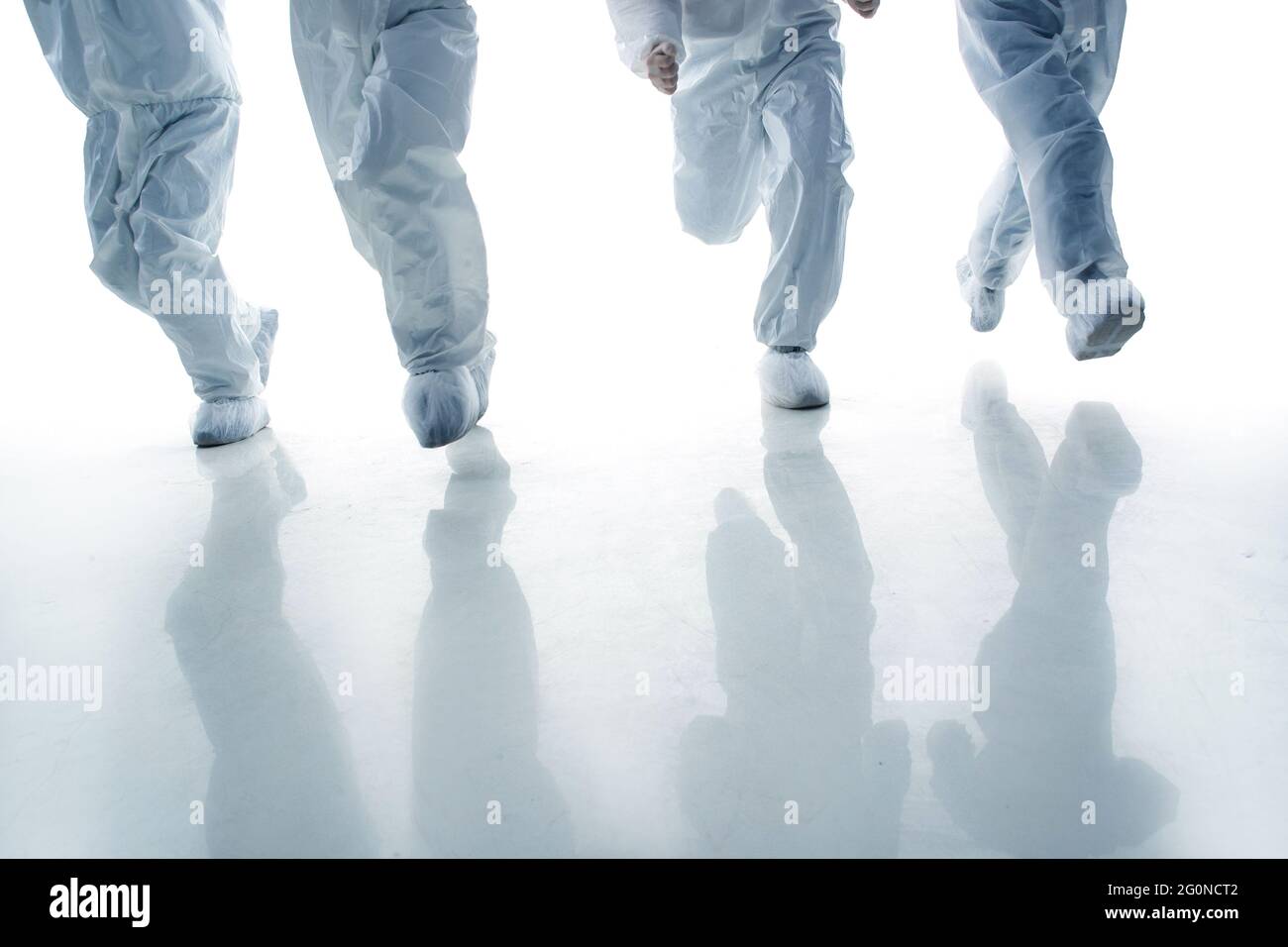 The medical team run to the rescue Stock Photo - Alamy