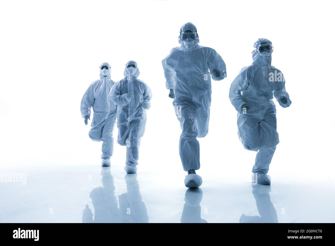 The medical team run to the rescue Stock Photo - Alamy