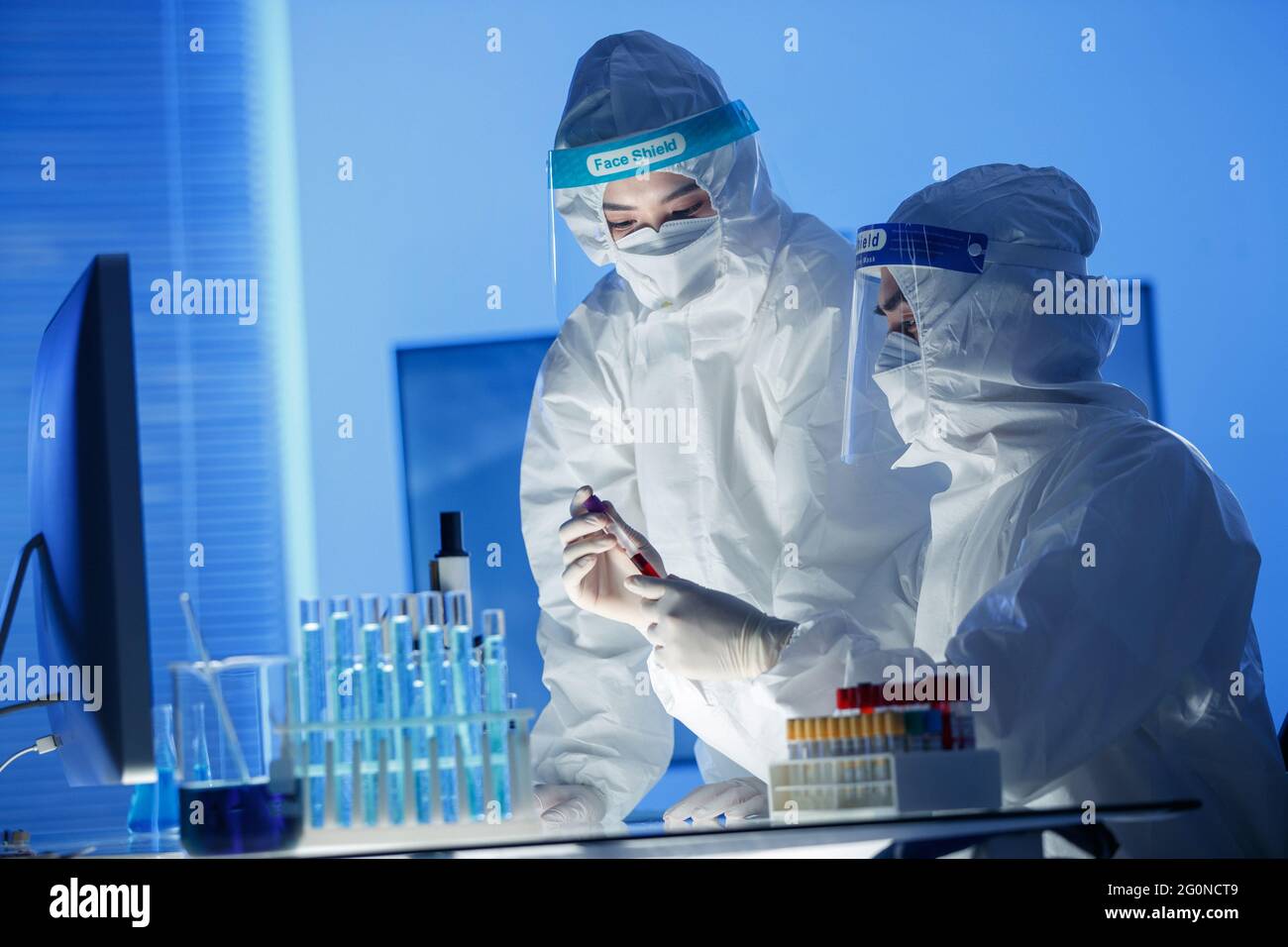 Medical workers do medical experiments Stock Photo - Alamy