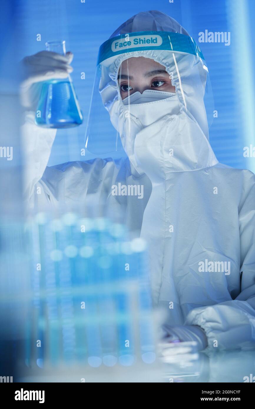 Medical workers do medical experiments Stock Photo - Alamy