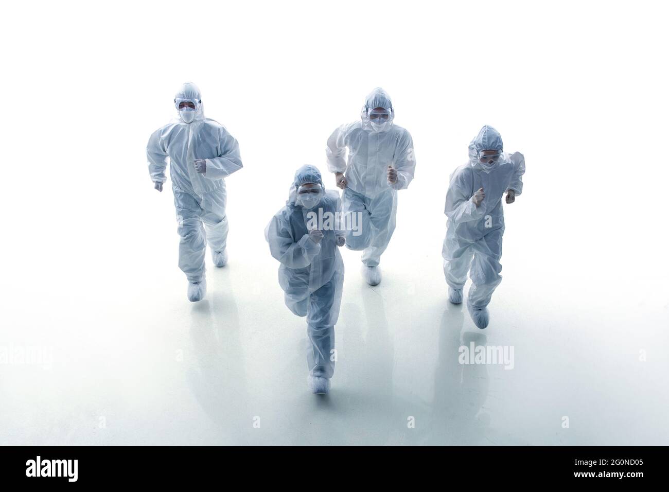 The medical team run to the rescue Stock Photo - Alamy