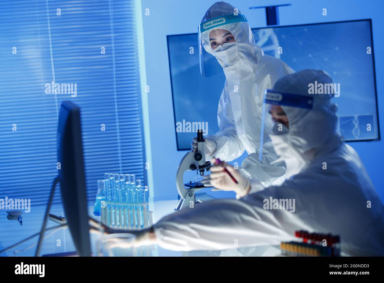 Medical workers do medical experiments Stock Photo - Alamy