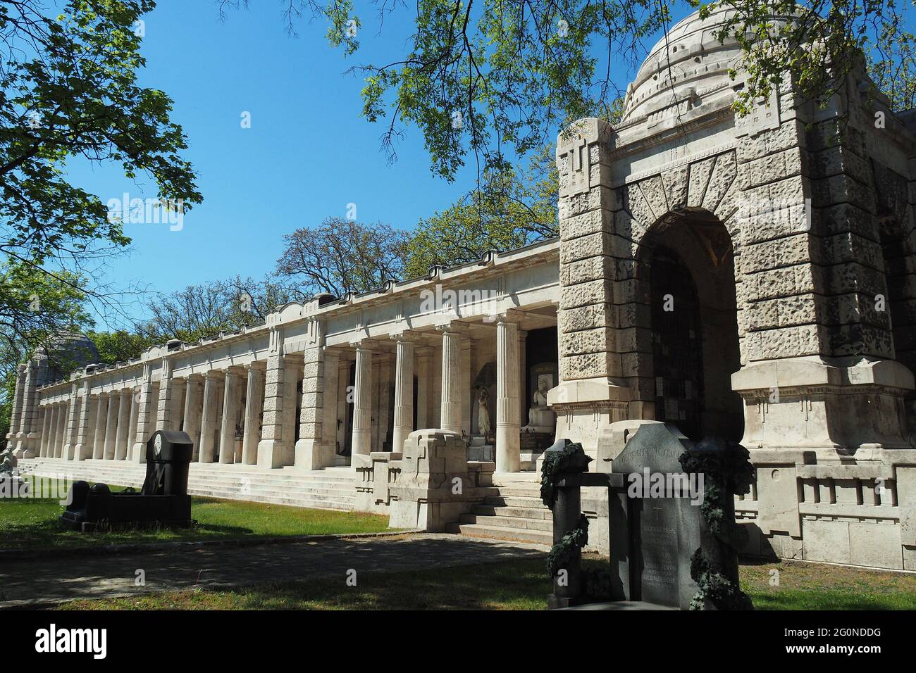 Kerepesi cemetery hi-res stock photography and images - Alamy