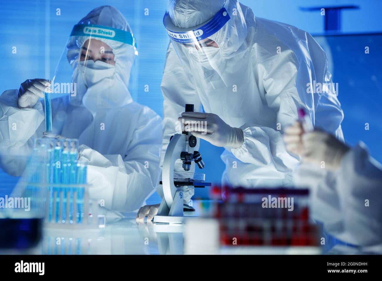 Medical workers do medical experiments Stock Photo - Alamy