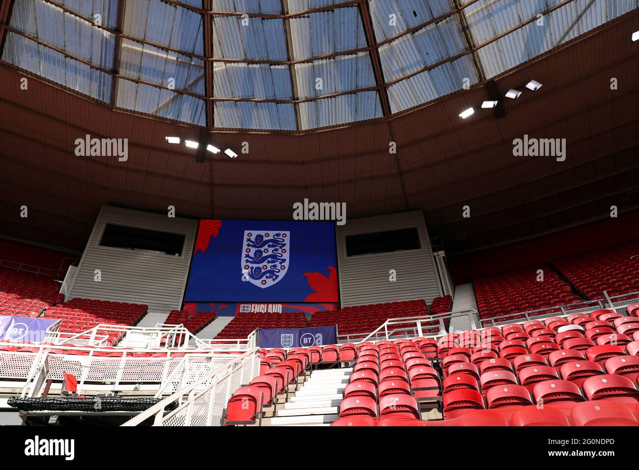 Lions crest hi-res stock photography and images - Alamy