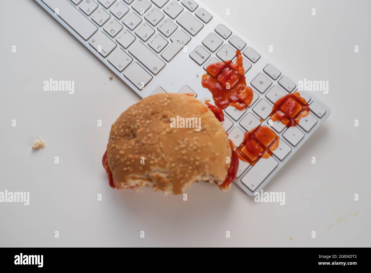 Girl desk computer mess hi-res stock photography and images - Alamy