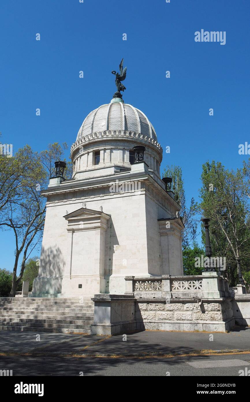 Ferenc Deák (Francis Deak) Mausoleum, Kerepesi Cemetery (Fiume Road ...