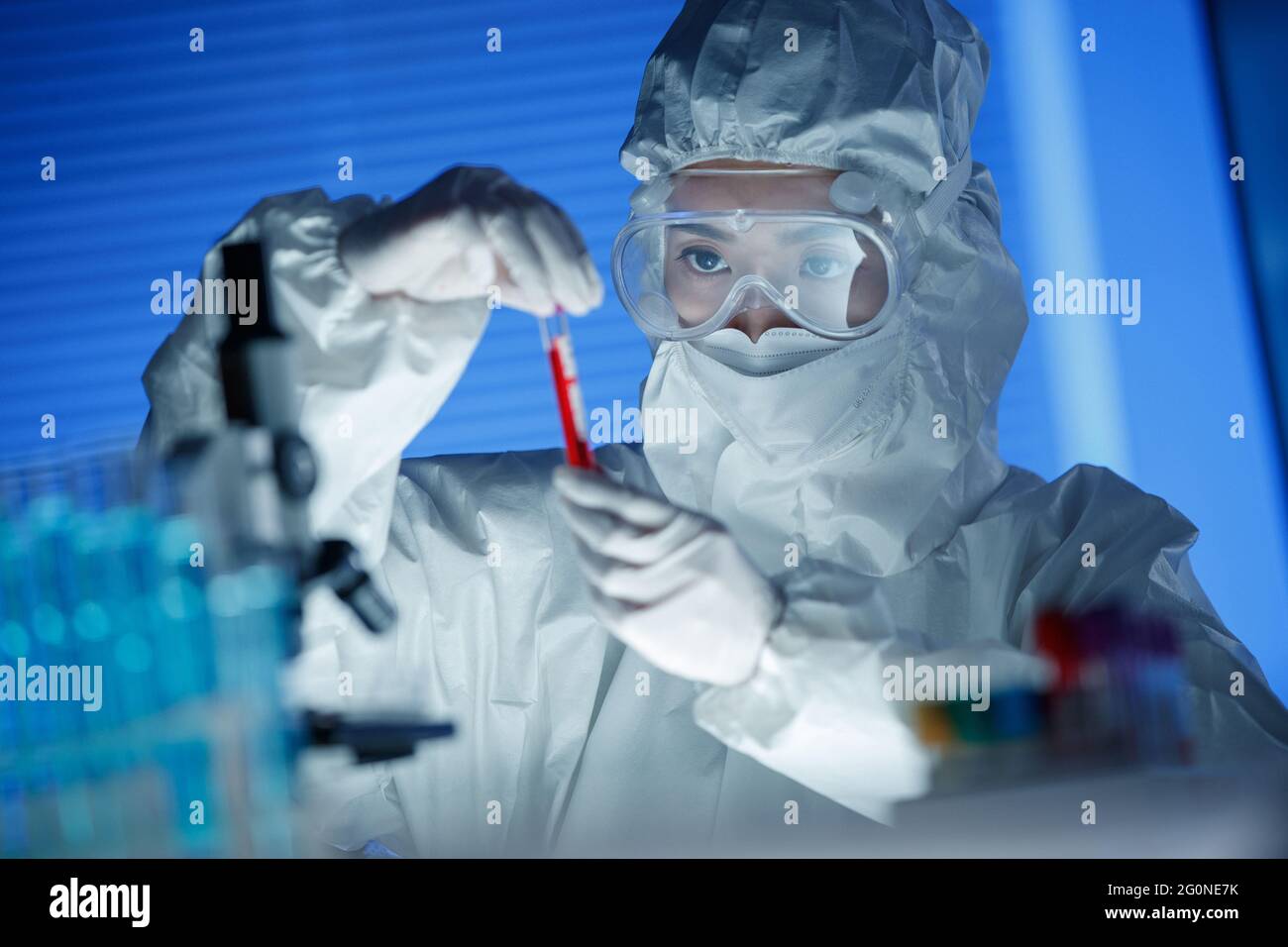 Medical workers do medical experiments Stock Photo - Alamy