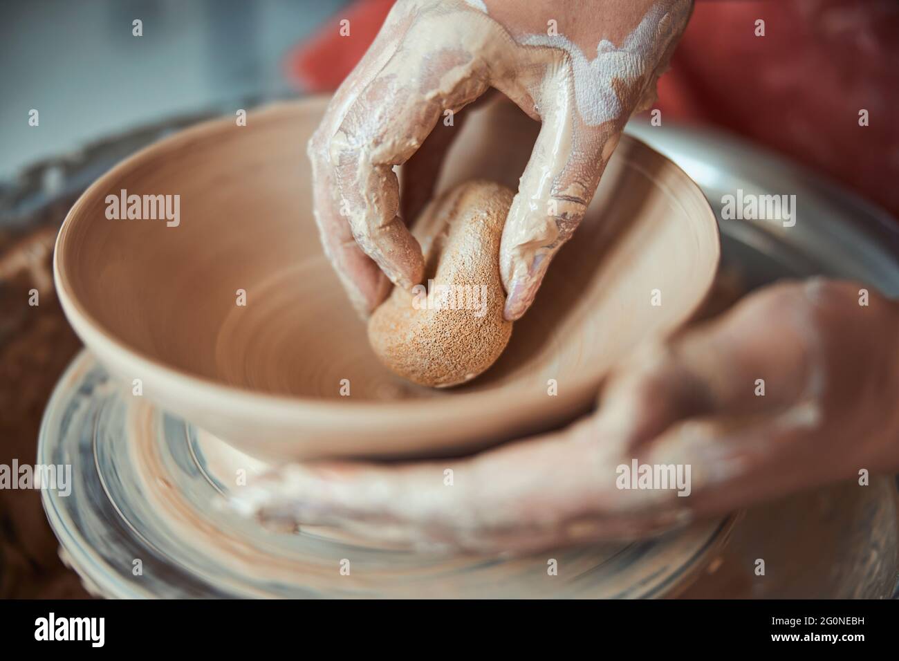 Smoothing clay hi-res stock photography and images - Alamy