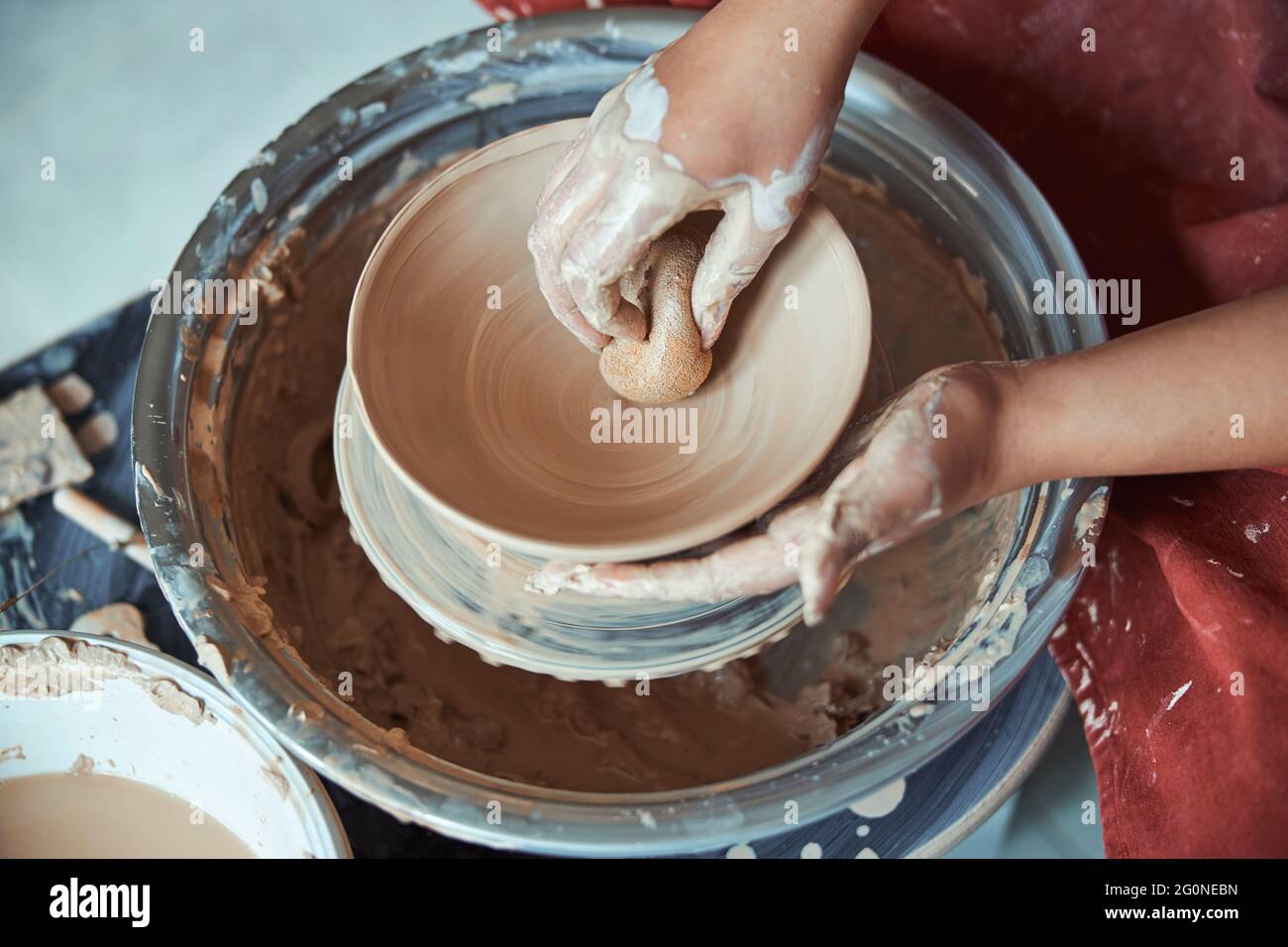 Smoothing clay hi-res stock photography and images - Alamy