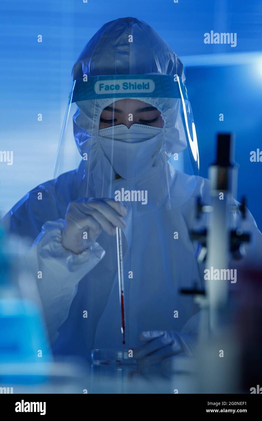 Medical workers do medical experiments Stock Photo - Alamy