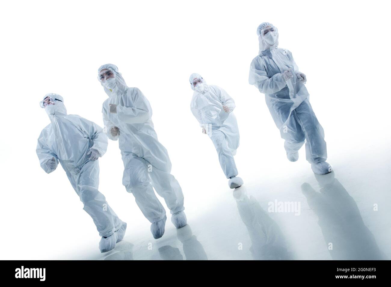 Medical team run rescue hi-res stock photography and images - Alamy