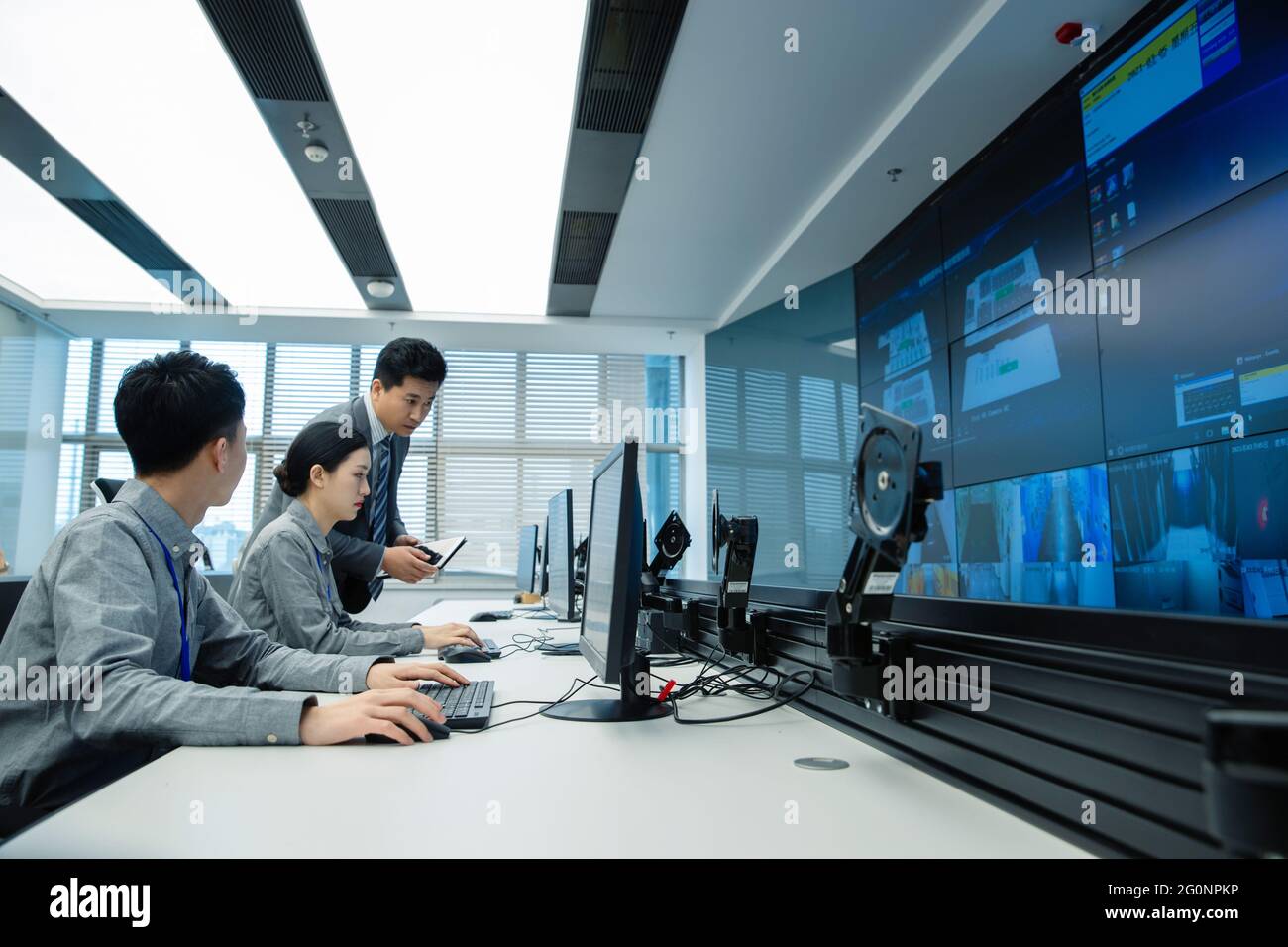 Leadership and technical personnel in the control room Stock Photo - Alamy