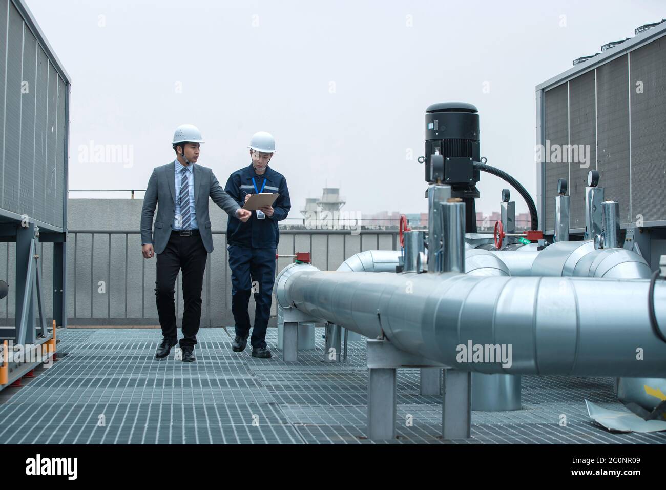 Technical personnel with leadership in the factory inspection pipeline ...