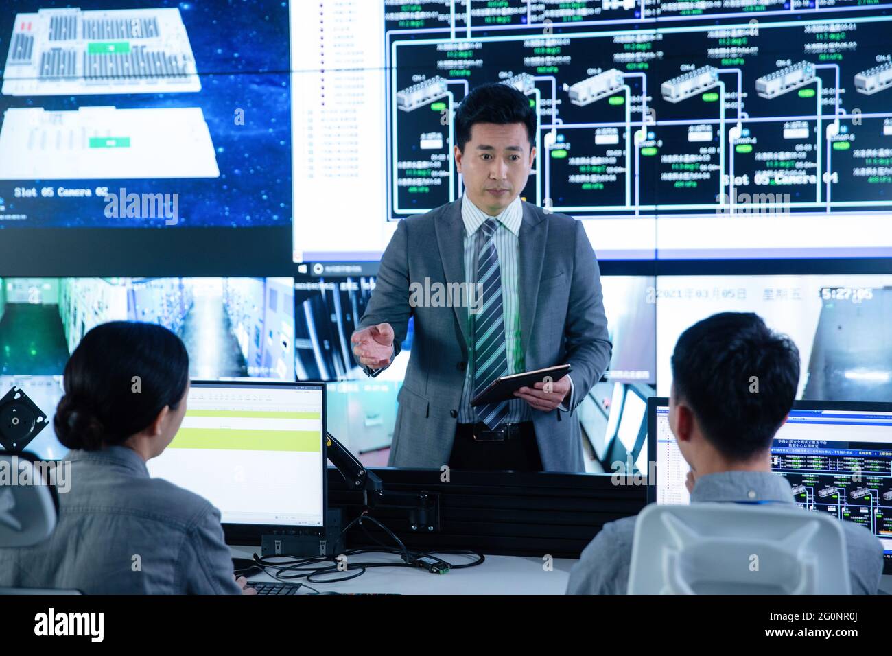 Leadership and technical personnel in the control room Stock Photo - Alamy