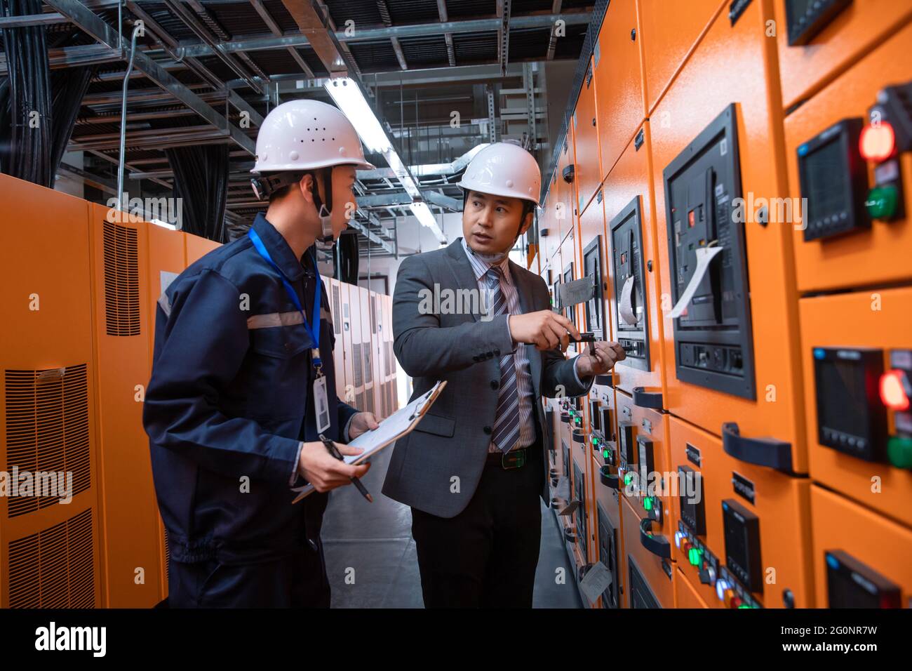 Technical personnel with leadership in the factory inspection ...
