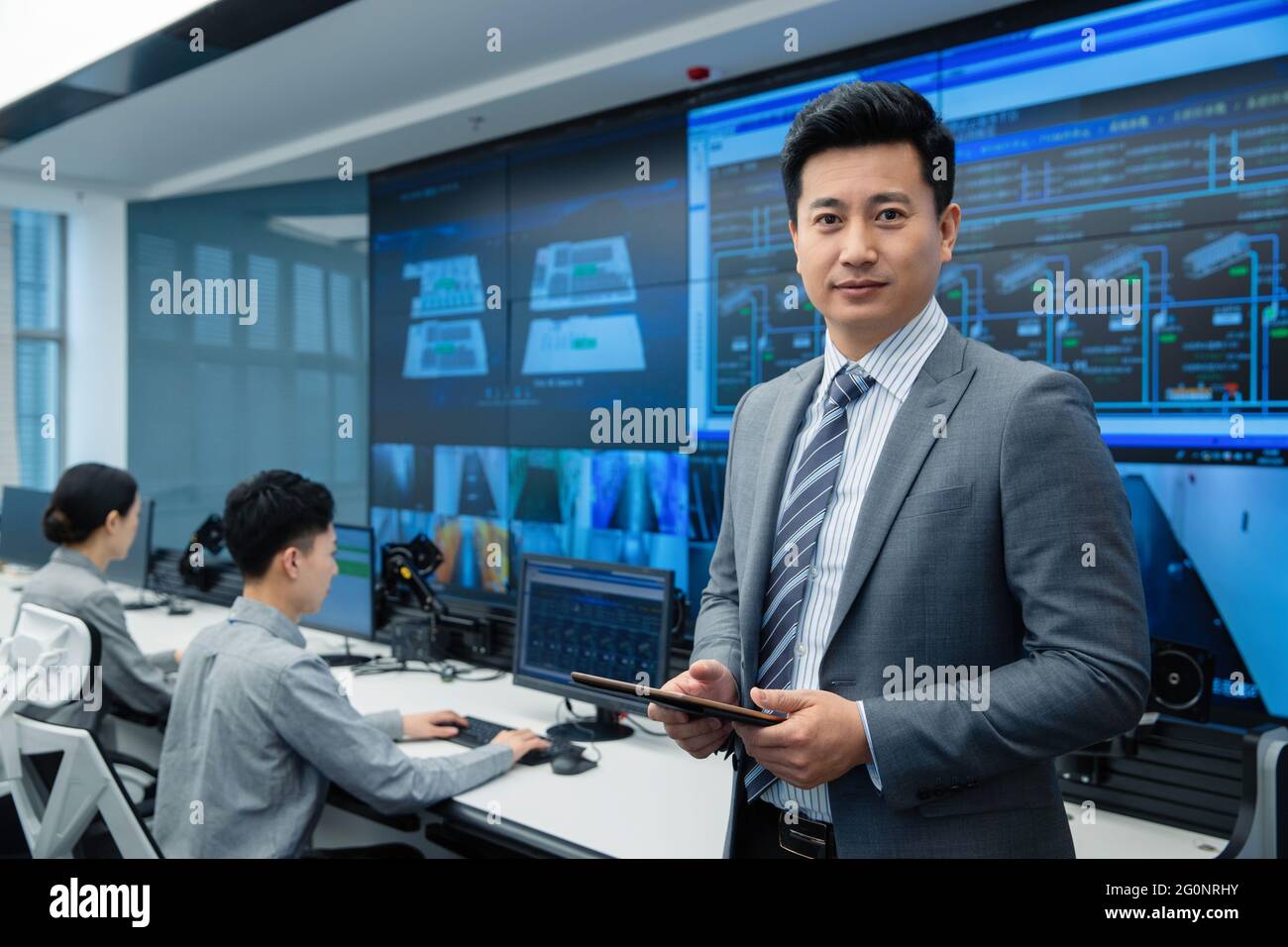 Leadership and technical personnel in the control room Stock Photo - Alamy