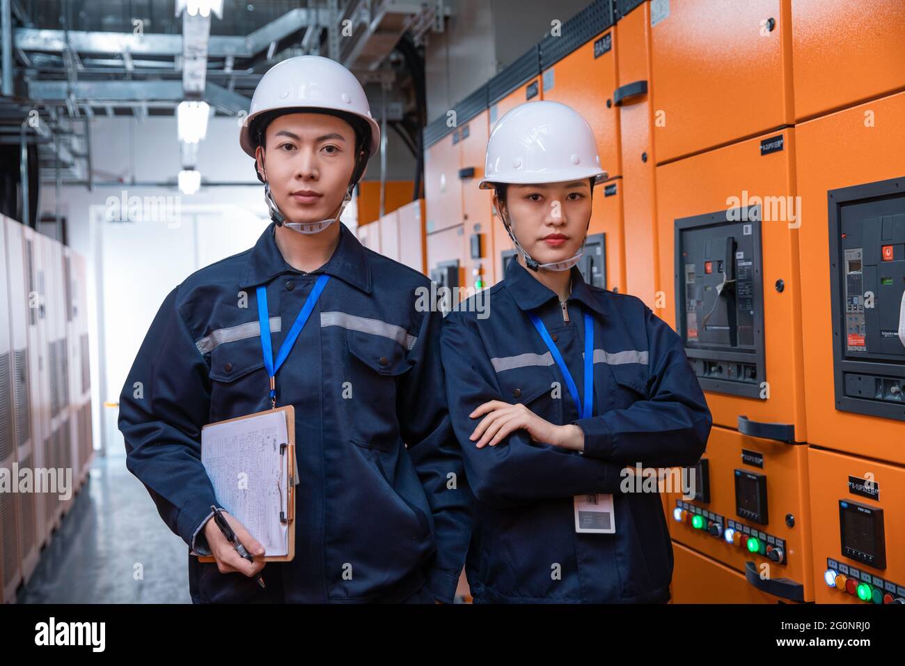 Portrait two young technicians hi-res stock photography and images - Alamy
