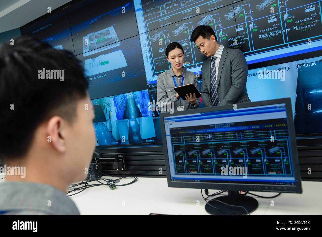 Leadership and technical personnel in the control room Stock Photo - Alamy