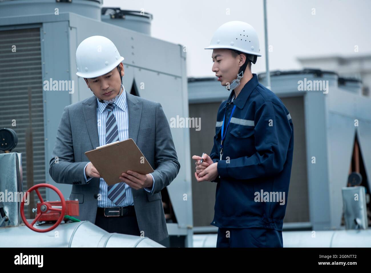 Technical personnel with leadership in the factory inspection pipeline ...
