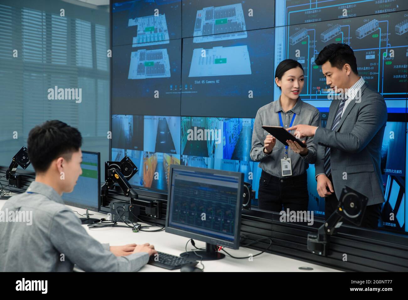 Leadership and technical personnel in the control room Stock Photo - Alamy