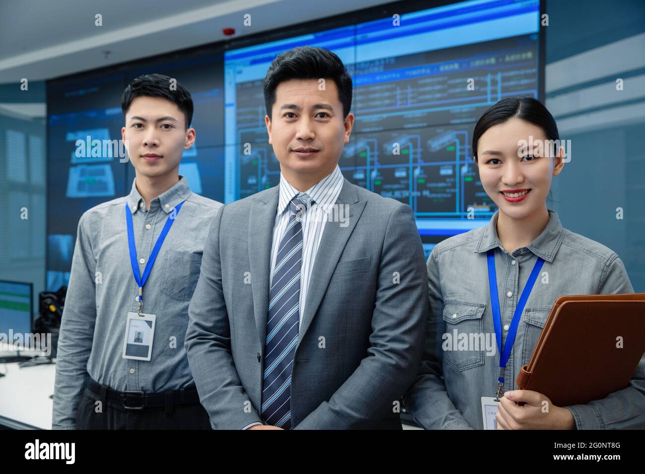 Leadership and technical personnel in the control room Stock Photo - Alamy