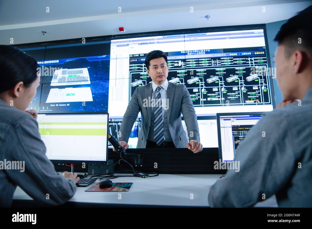 Leadership and technical personnel in the control room Stock Photo - Alamy