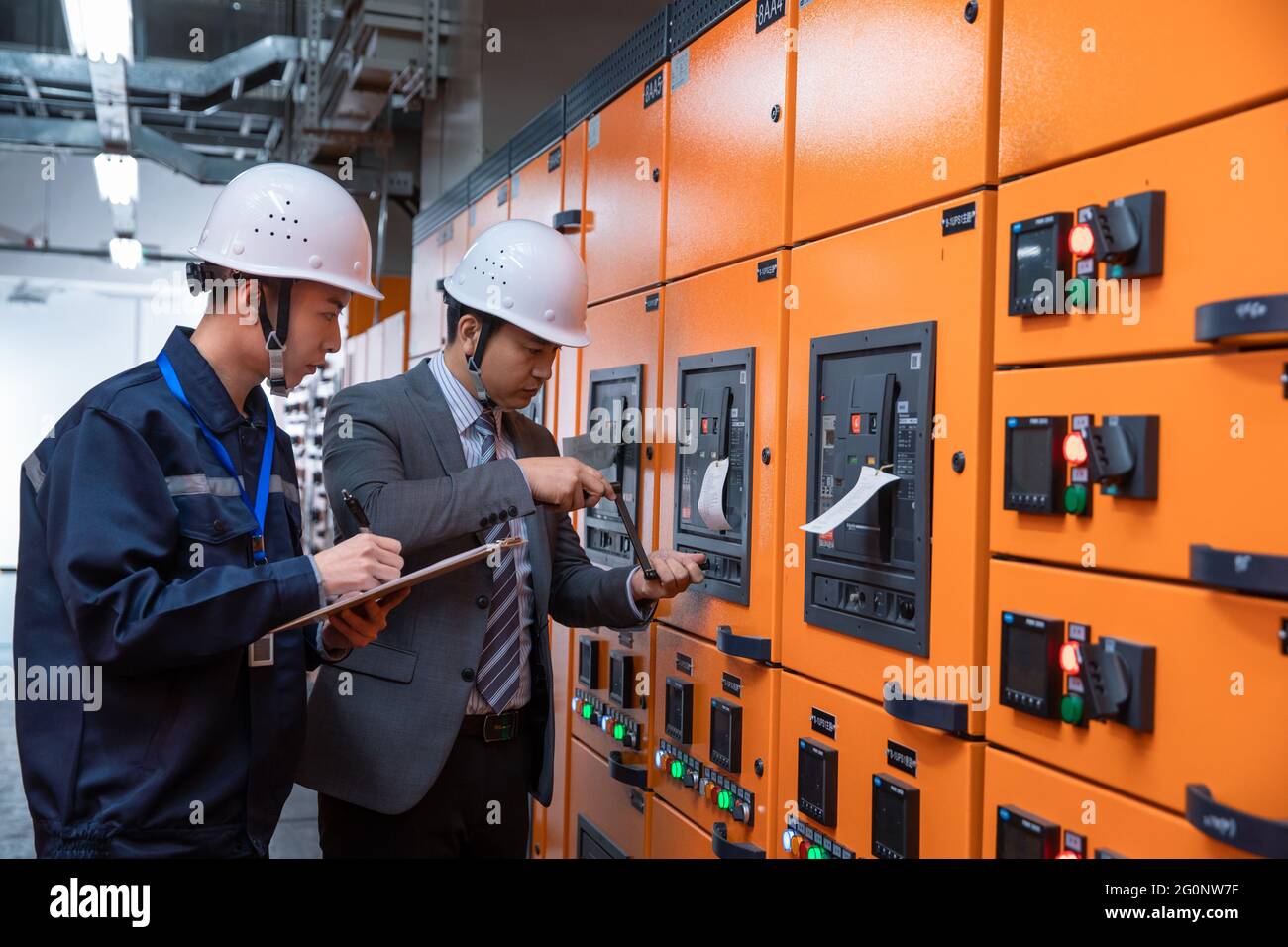 Technical staff and leadership in the factory inspection maintenance ...