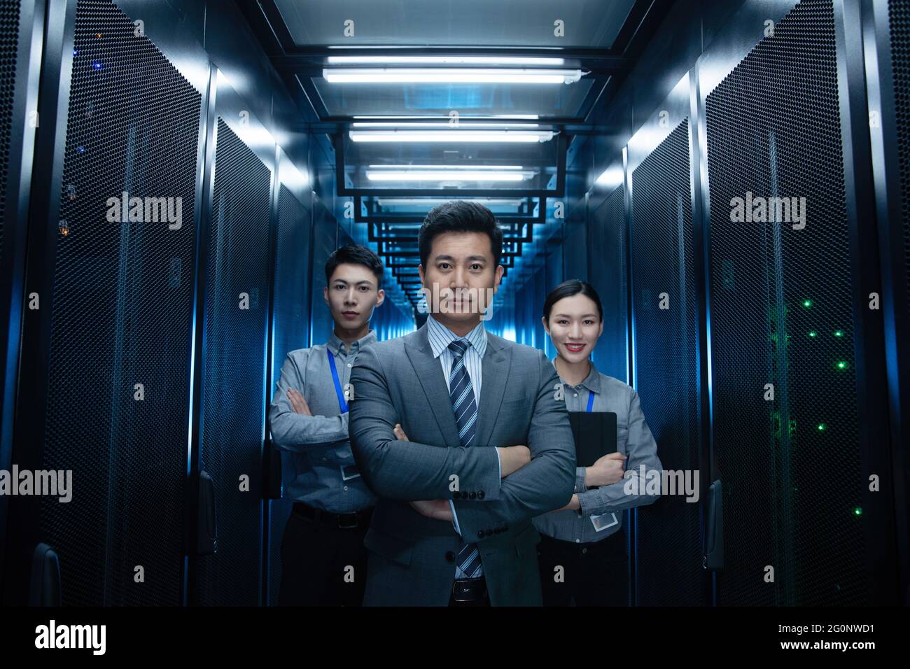 Data center team computer hi-res stock photography and images - Alamy