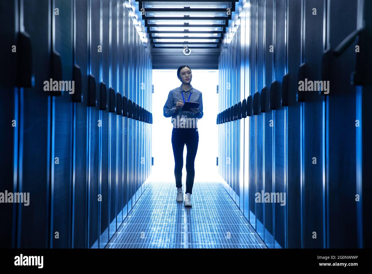 China computer server room data center hi-res stock photography and ...