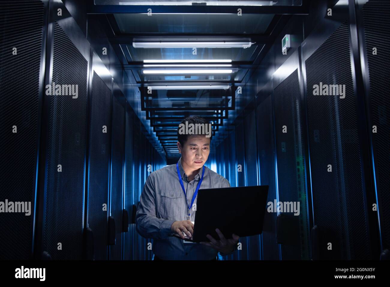 Technicians check the maintenance in the computer room Stock Photo - Alamy
