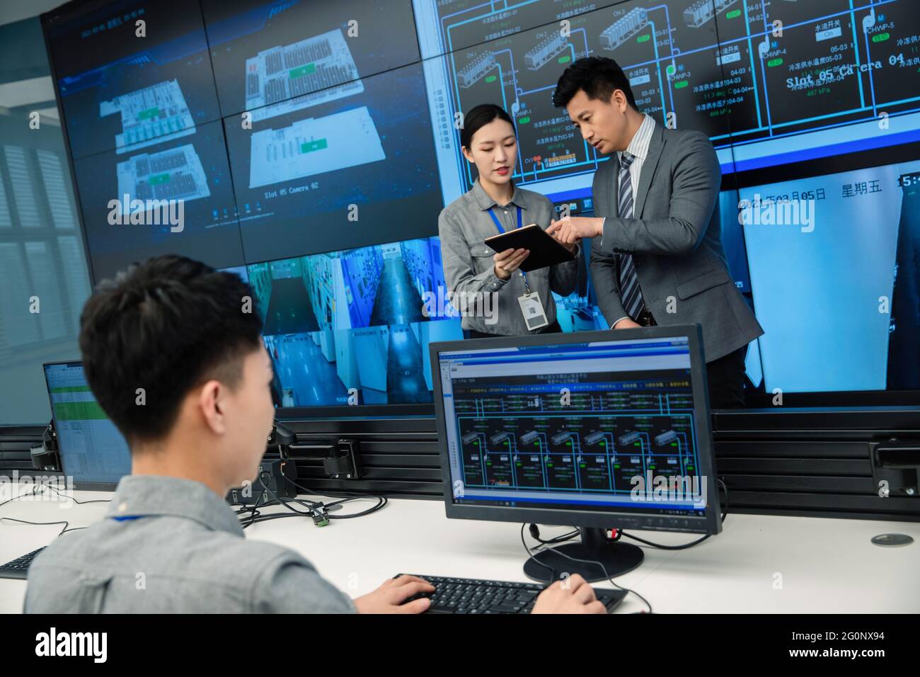 Technical personnel in control hi-res stock photography and images - Alamy