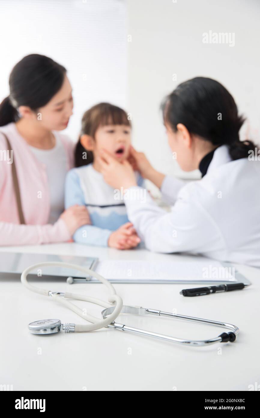 Young mothers with children see a doctor Stock Photo - Alamy