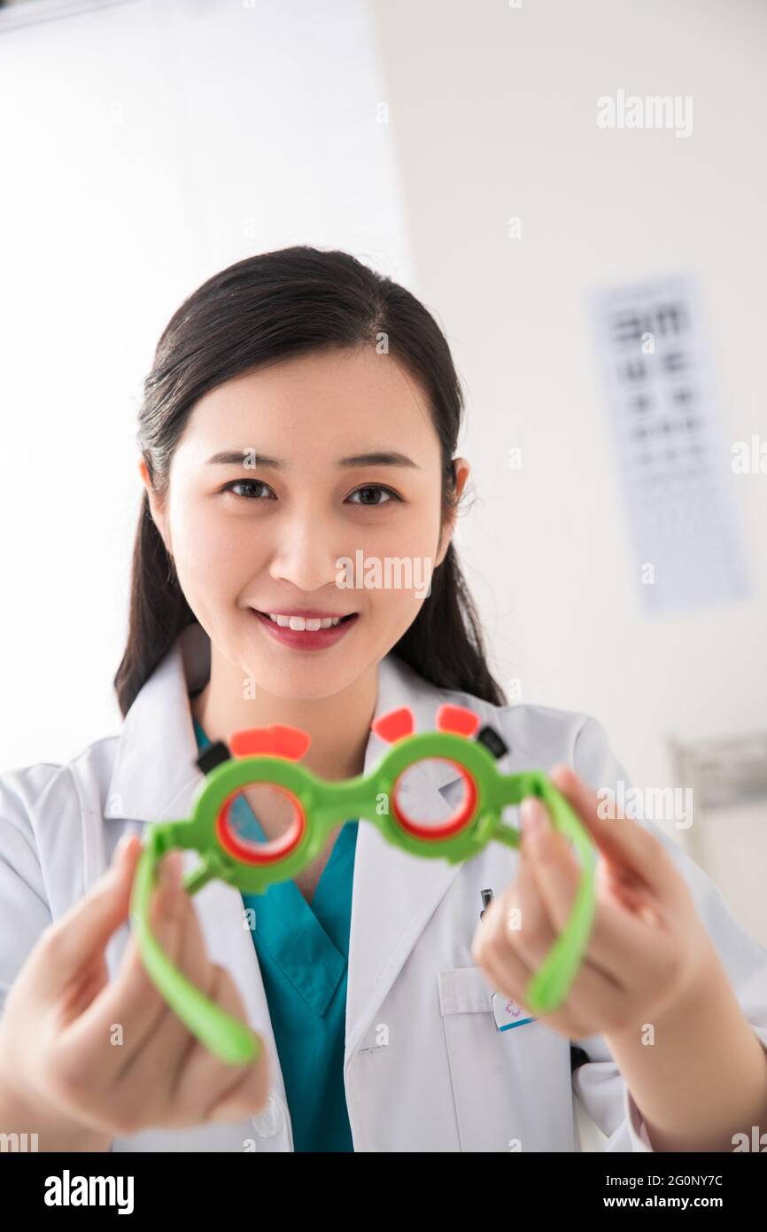 The girl with glasses optometrist Stock Photo - Alamy