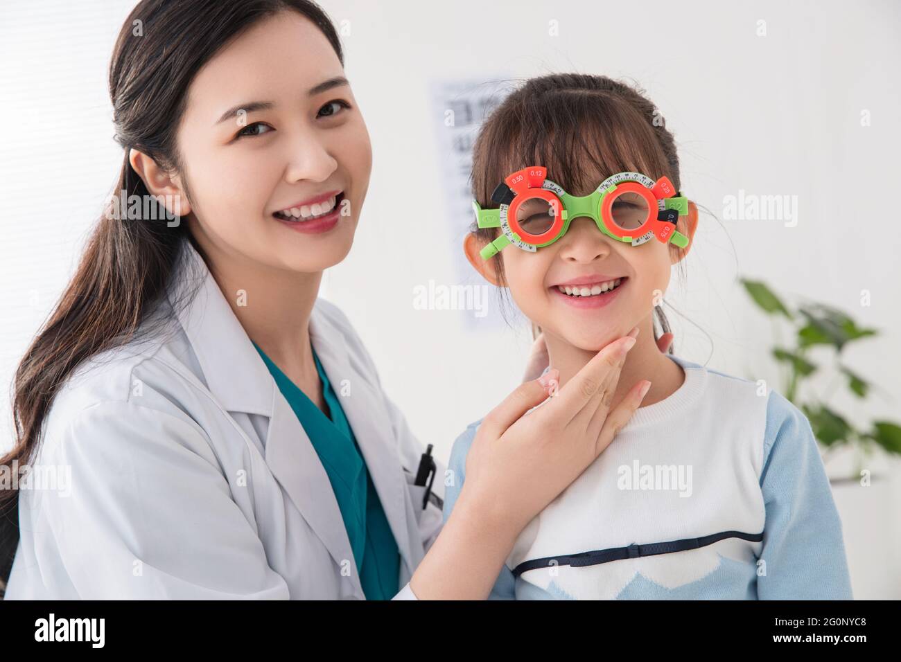 Optometrists to the little girl test visual acuity Stock Photo - Alamy
