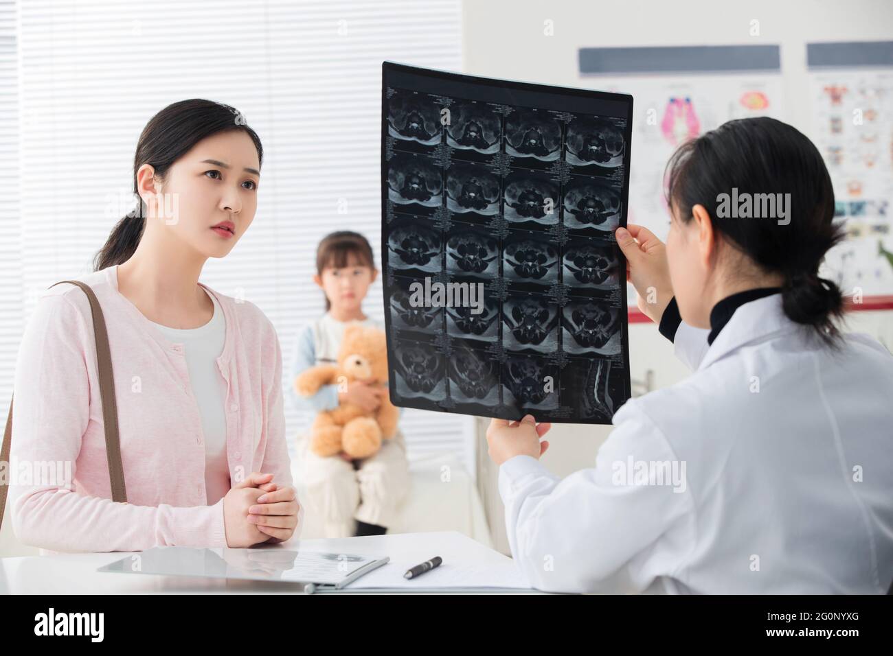 Young mothers with children see a doctor Stock Photo - Alamy