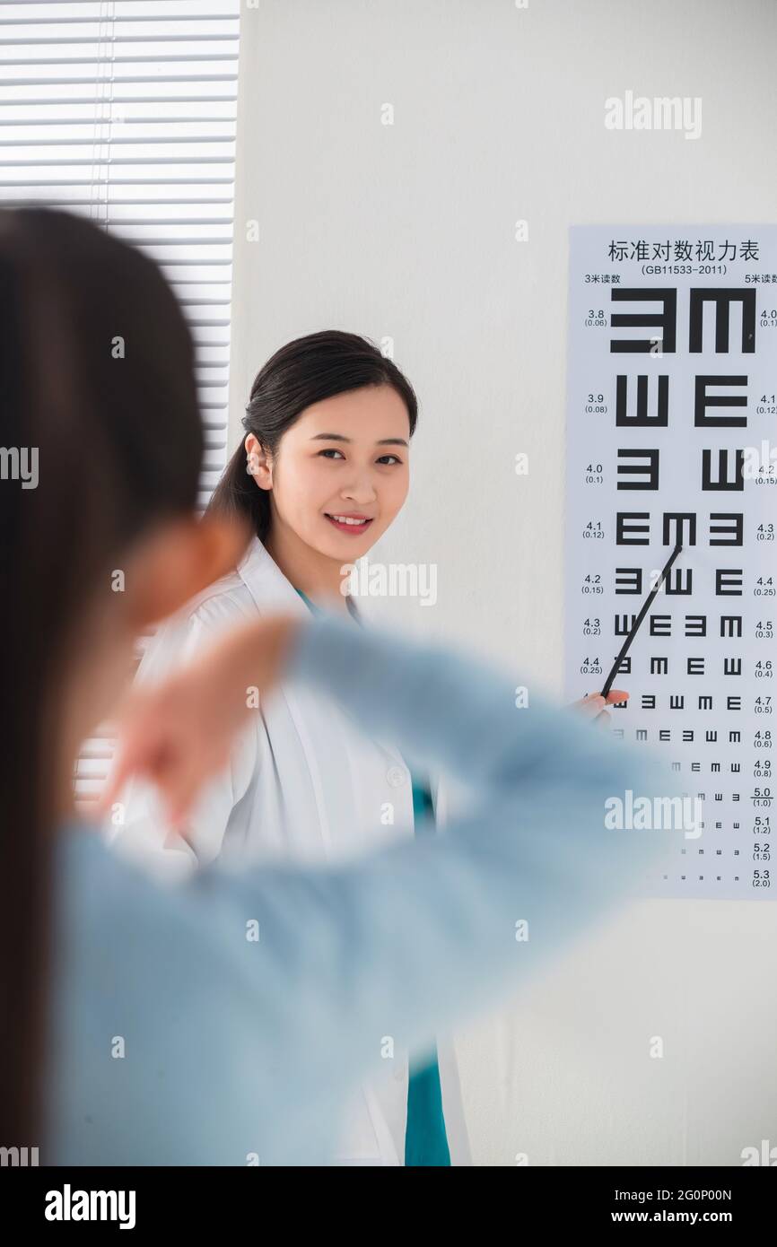 Child eye test asia hi-res stock photography and images - Alamy