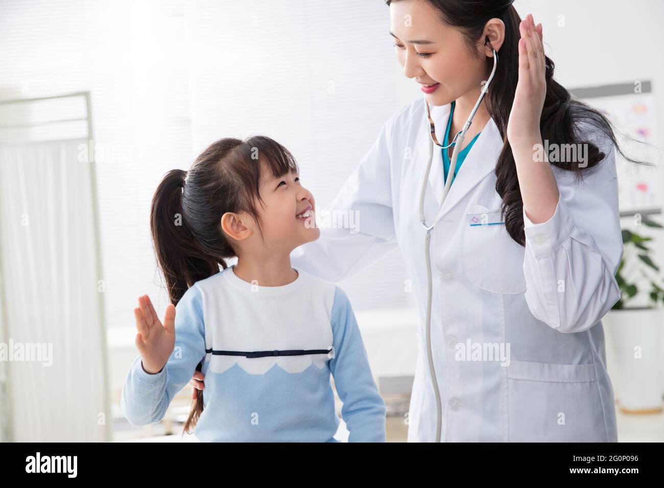Happy little girl and a doctor Stock Photo - Alamy