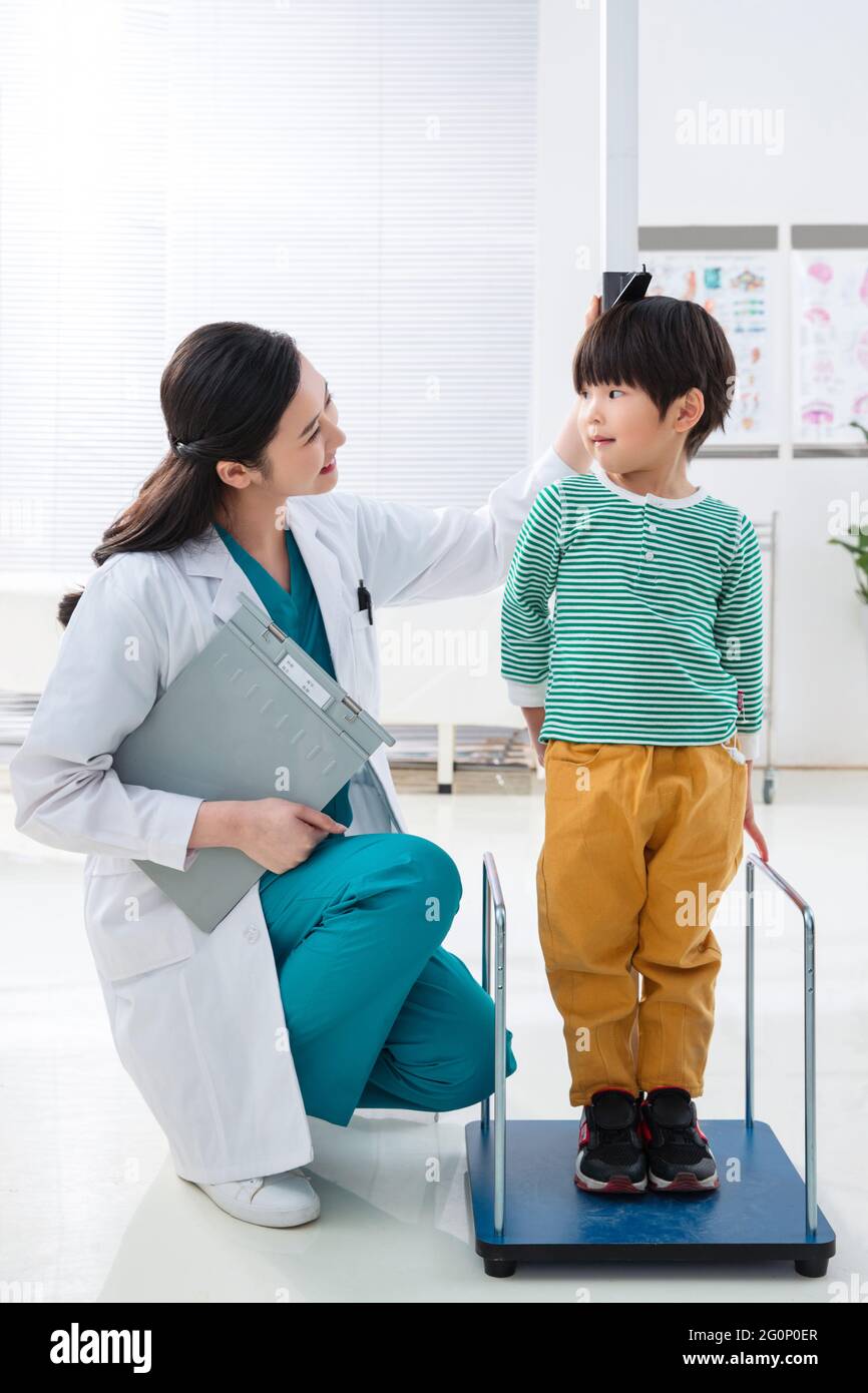 Child height weight measurement hi-res stock photography and images - Alamy