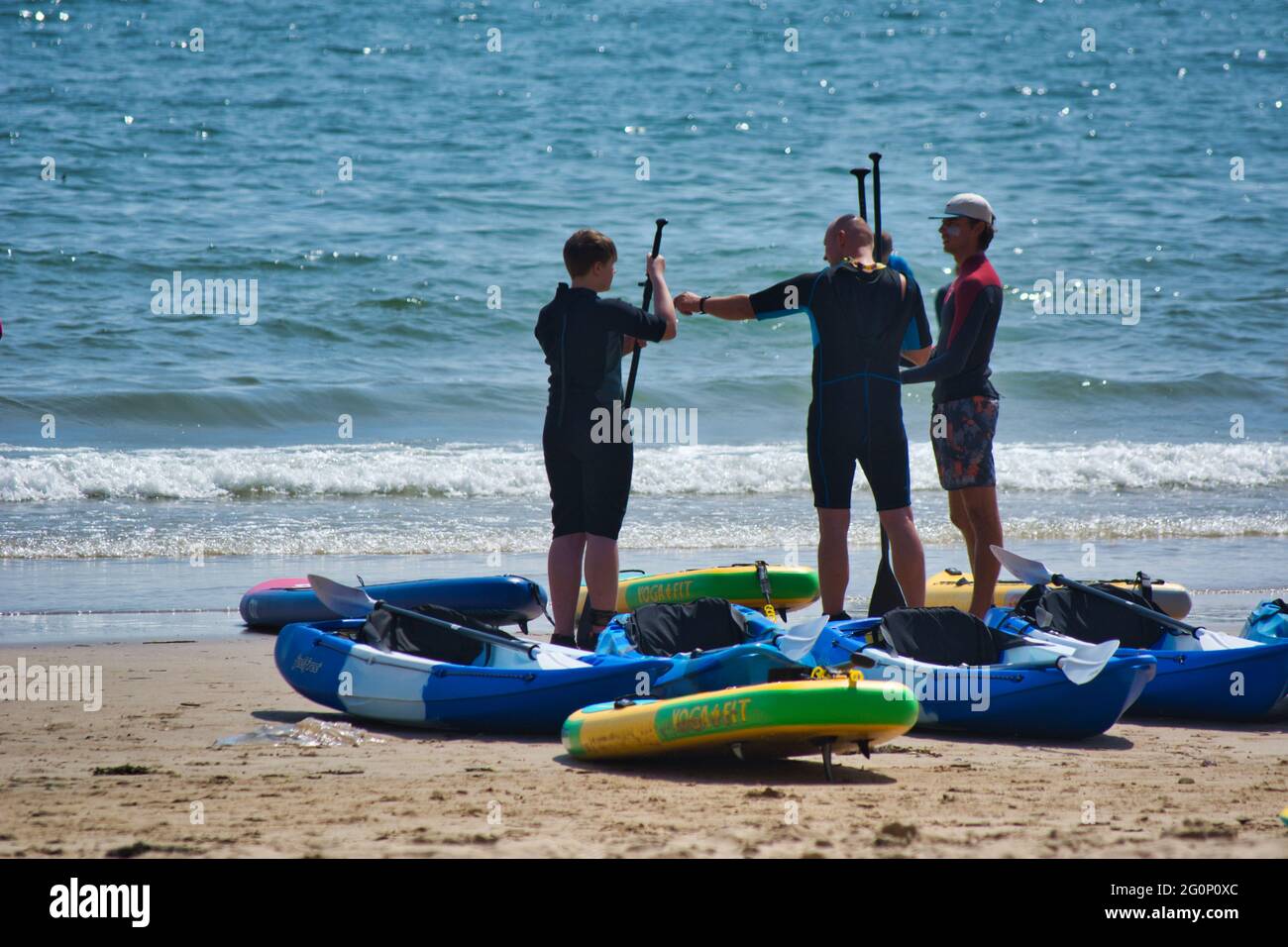 Paddle boarding lesson in Tenby,Wales,UK Stock Photo - Alamy