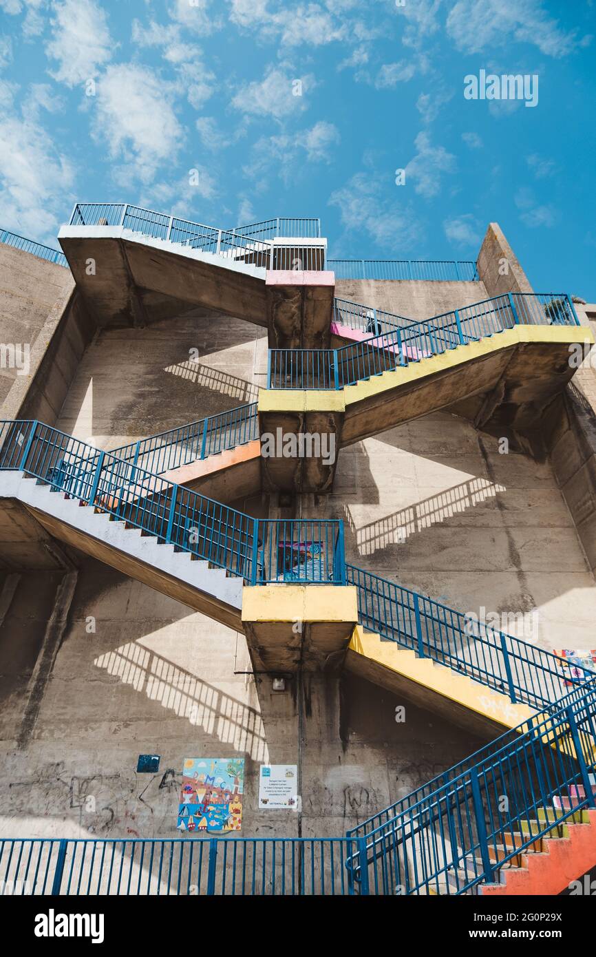 Cliff retaining wall hi-res stock photography and images - Alamy