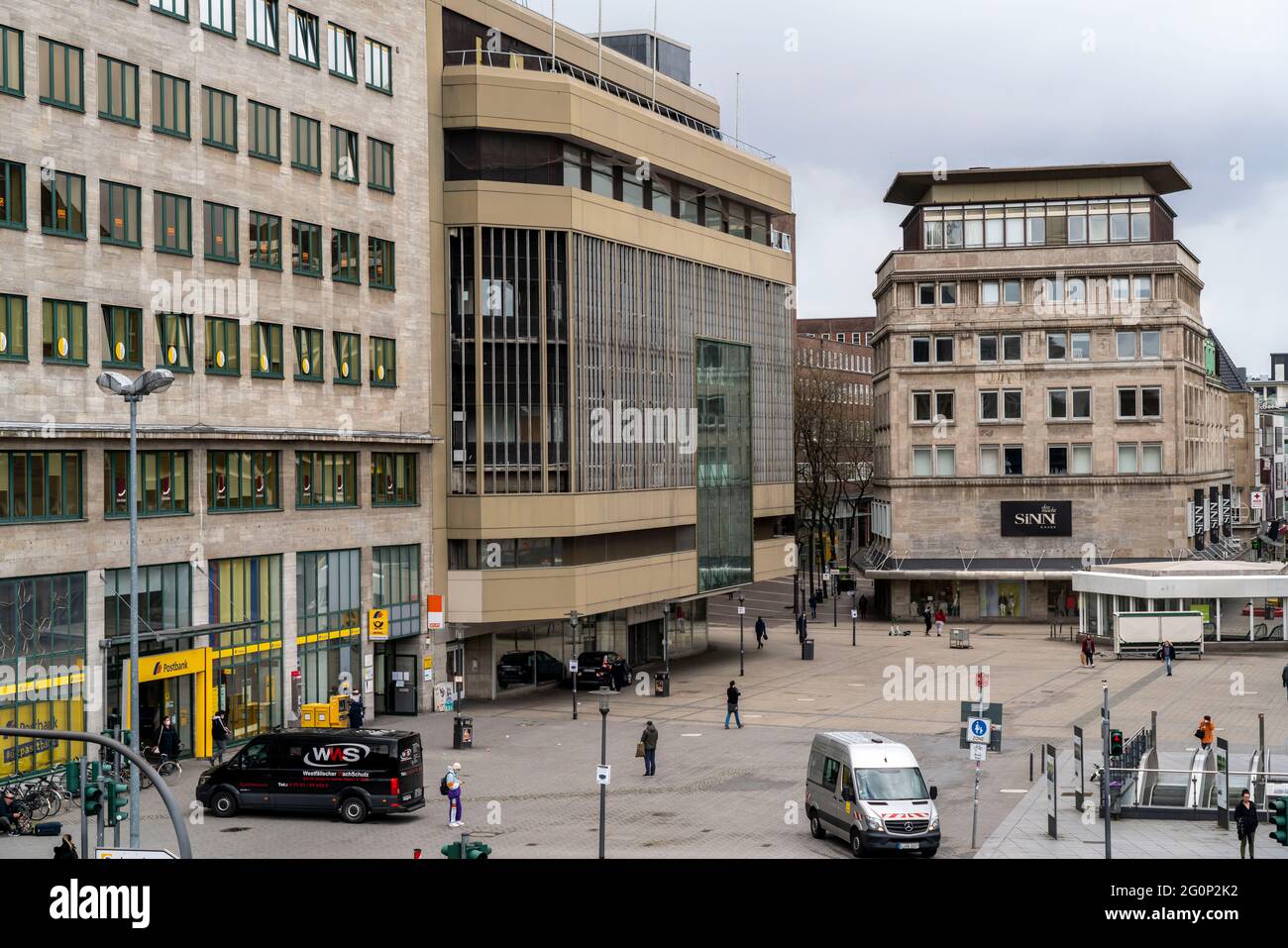 The Willy-Brandt-Platz in the city centre of Essen, pedestrian zone ...