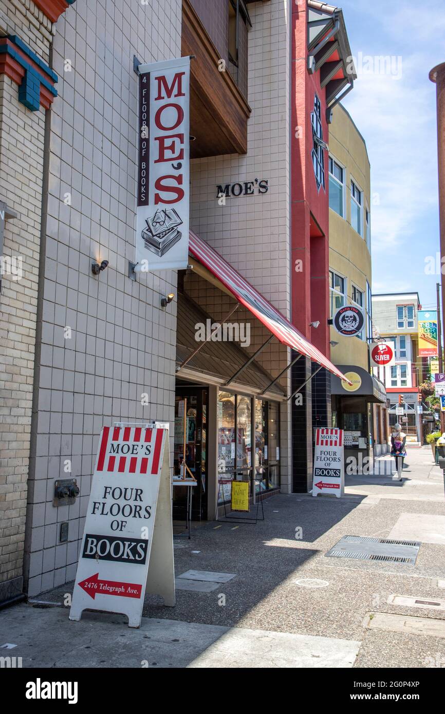 Moe's bookstore hi-res stock photography and images - Alamy