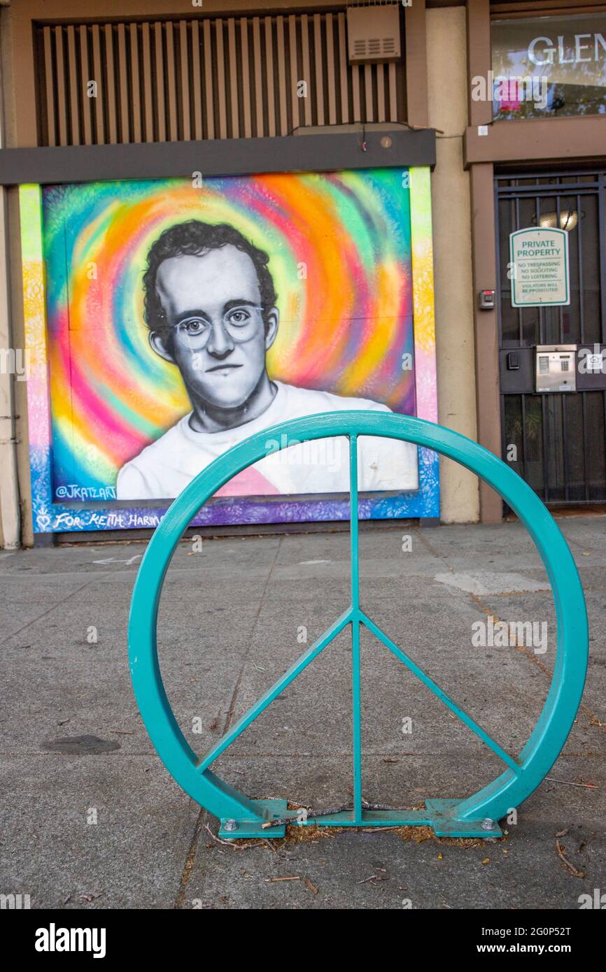 Keith haring mural hi-res stock photography and images - Alamy