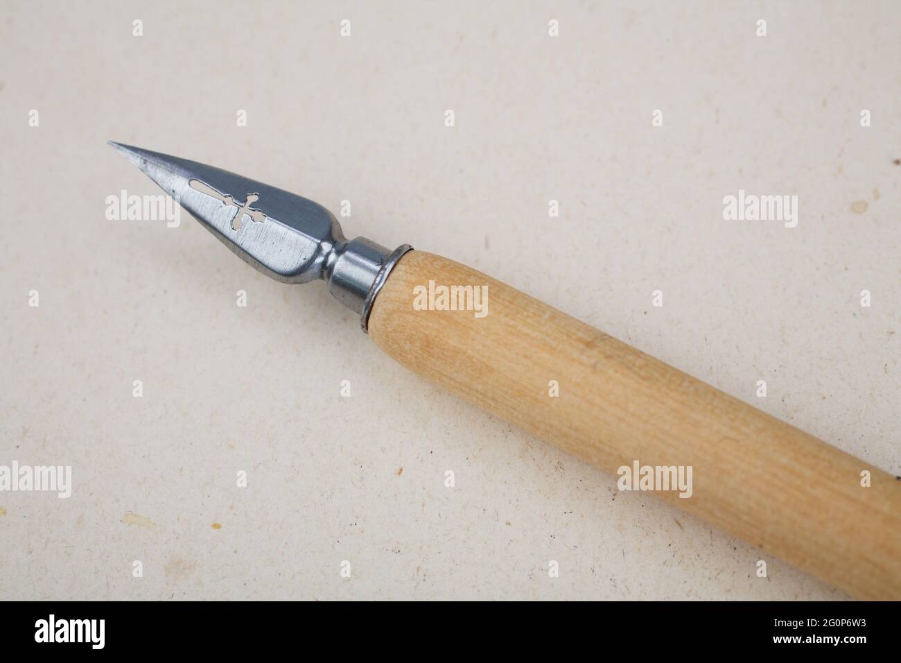 Old vintage fountain pen on aged paper background Stock Photo - Alamy