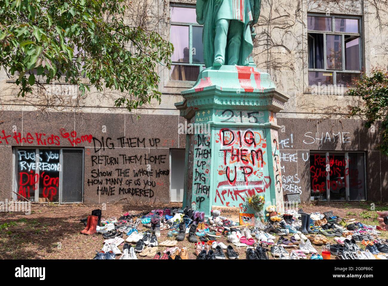 Defaced monument hi-res stock photography and images - Alamy