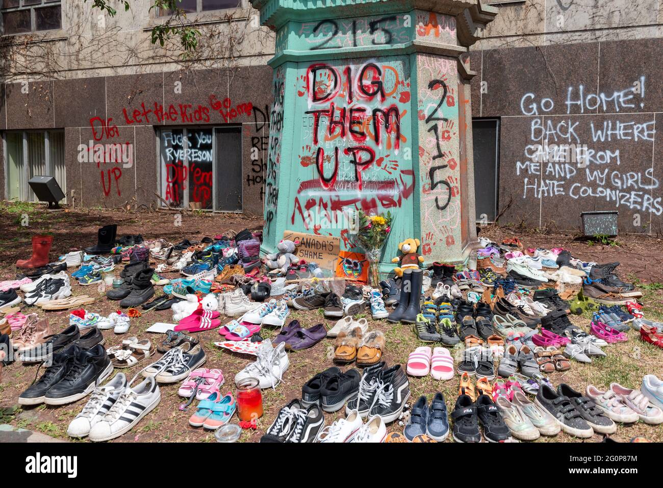 Defaced monument hi-res stock photography and images - Alamy